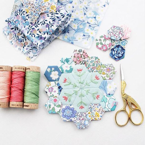 The Maker's Stash - English Paper Piecingvintage sewing box 02